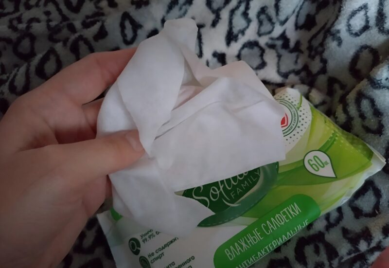 Ma voisine a ri lorsqu'elle m'a vu réchauffer des lingettes humides au ...